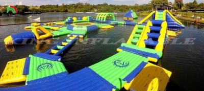 China Equipamento de parque aquático flutuante inflável à venda