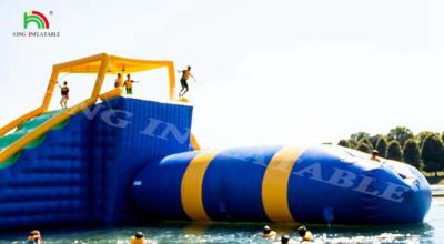 China Equipamento de parque aquático inflável Slide flutuante Trampolim à venda