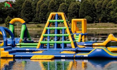 China Equipamento de parque aquático inflável Slide flutuante Trampolim à venda