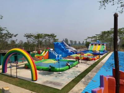 Cina Parco acquatico gonfiabile con scivolo d'acqua e piscina Parco acquatico a terra gonfiabile personalizzato per bambini e adulti in vendita