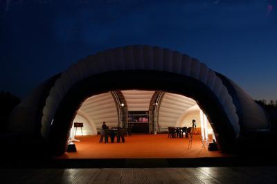Cina Tenda da campeggio gonfiabile con striscia luminosa a LED in vendita