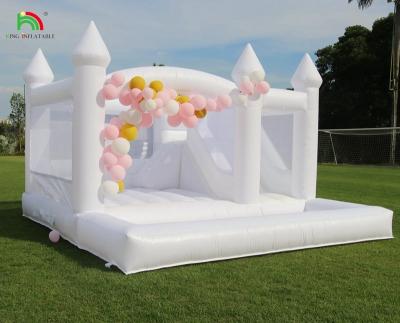 China Commerciële witte opblaasbare bounce kasteel huis kinderen water glijbaan met bal put Te koop