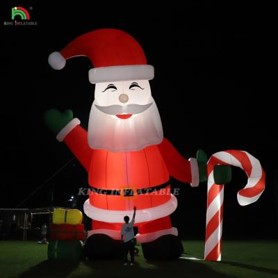 Cina Ornamento gonfiabile di Babbo Natale 33ft Gigante cartone animato con luci a LED per la festa di Natale Decorazione giardino in vendita