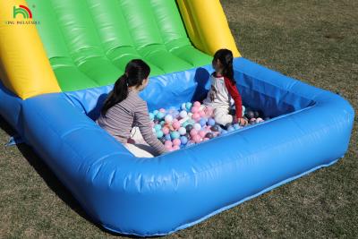 China Opblaasbare uitsmijter Combo Hindernisbaan Bounce Kasteel Huis Met Glijbanen Ball Pit Klimmen Hindernis Blower Te koop