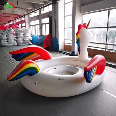 Cina 6 Persone Inflatabile Peacock Acqua Monte Mare Lago Piscina Galleggiante Giocattolo Acqua Gigante Unicorn Flamingo Inflatabile Letto Galleggiante Per Festa Acqua in vendita