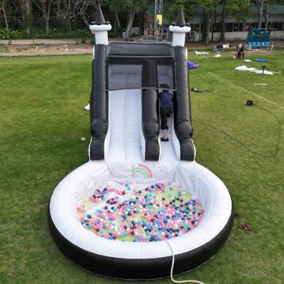 Cina Scivolo d'acqua gonfiabile scivolo d'acqua bianco e nero scivolo per bambini con vasca d'acqua più grande in vendita