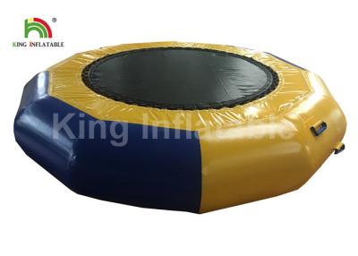 China Aangepast Geel 5m D Opblaasbaar Waterstuk speelgoed/Drijvende pvc-Trampoline voor Waterpark Te koop