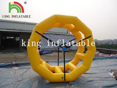 Cina cerchio di giallo della tela cerata del PVC di 0.9mm/giocattolo gonfiabili acqua del rullo per i giochi dell'acqua di divertimento in vendita