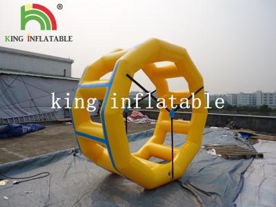 Cina cerchio di giallo della tela cerata del PVC di 0.9mm/giocattolo gonfiabili acqua del rullo per i giochi dell'acqua di divertimento in vendita