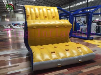Cina il galleggiamento gonfiabile enorme lungo del giocattolo/PVC dell'acqua di 5m barcolla movimento alternato per i giochi dell'acqua in vendita