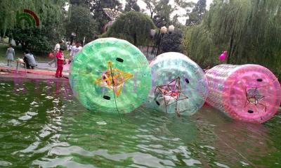Cina Giocattolo gonfiabile variopinto dell'acqua, palla di rullo gonfiabile dell'acqua di dimensione umana in vendita