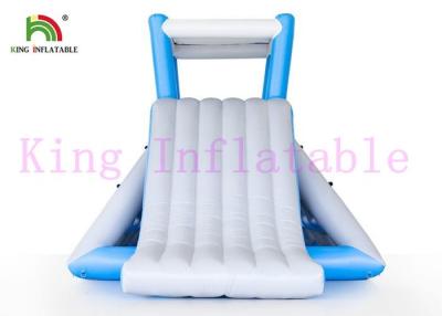 Cina Giocattoli gonfiabili bianchi blu professionali dell'acqua che scalano lo scorrevole della torre con il tetto in vendita
