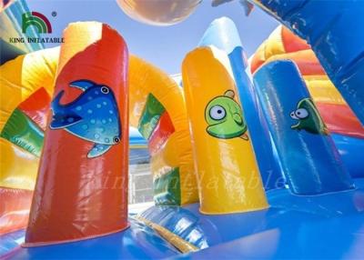中国 防火効力のあるスライドが付いている海洋の世界の膨脹可能な跳躍の城 販売のため