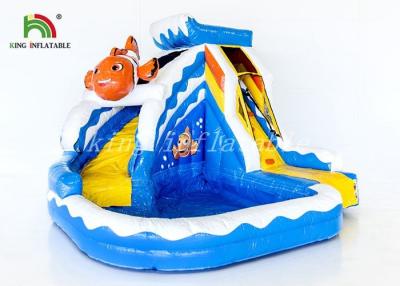 中国 Clownfish耐久ポリ塩化ビニールの防水シートによるプールが付いている膨脹可能な水スライド 販売のため