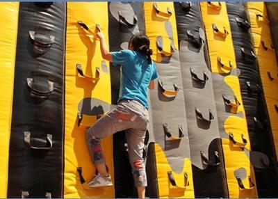 Cina Campo da giuoco combinato gonfiabile del nero/giallo sport dalla tela cerata del PVC per i bambini in vendita