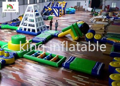 Cina corsa ad ostacoli di galleggiamento dell'attrezzatura gonfiabile dell'acqua del PVC di 28*22m per gli adulti in vendita