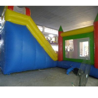 Cina Camere rimbalzante di salto gonfiabili di salto gonfiabili del castello dei bambini commerciali con lo scorrevole in vendita