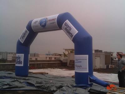 Cina Arché gonfiabili per gli sport, eventi/arco gonfiabile continuo dell'aria con stampa di LOGO in vendita