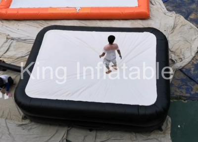 Cina Giochi gonfiabili neri di sport dell'airbag 4.9*3.7*1m della pista ciclabile in vendita
