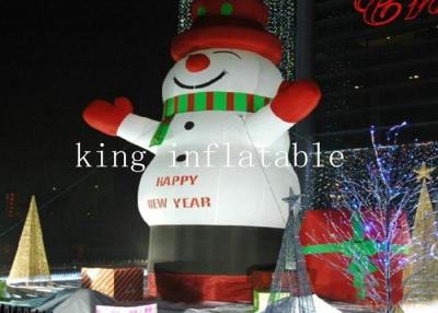 Cina fumetto del pupazzo di neve di Natale di 5mH Inflatables per la decorazione all'aperto di Natale in vendita