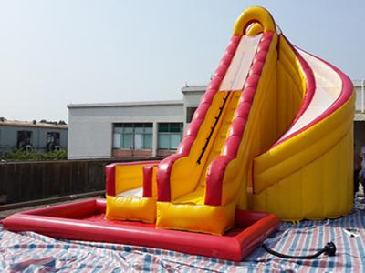 Cina Acquascivolo gonfiabile dei bambini all'aperto con i giochi del parco dell'acqua della tela cerata dello stagno/PVC in vendita
