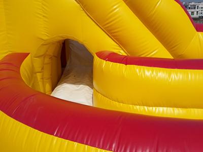 Cina Acquascivolo gonfiabile dei bambini all'aperto con i giochi del parco dell'acqua della tela cerata dello stagno/PVC in vendita