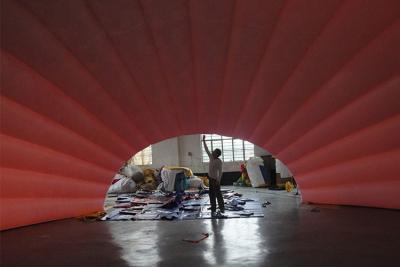 China Partido 10m pela barraca inflável do evento do semicírculo de 5m com luz do diodo emissor de luz à venda