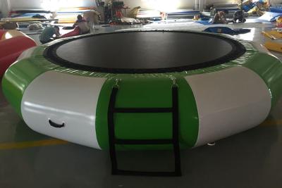 China O trampolim inflável comercial feito sob encomenda da água brinca a cama de salto de flutuação à venda