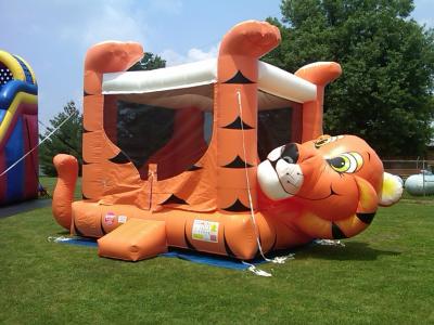 Cina Il PVC ha ricoperto il fumetto Tiger Inflatable Bouncer Castle Blow sul castello di salto in vendita
