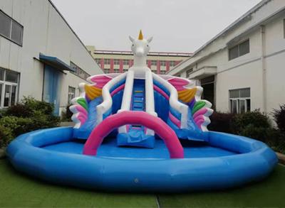 Cina PVC su misura Unicorn Inflatable Playground Water Park per i bambini in vendita