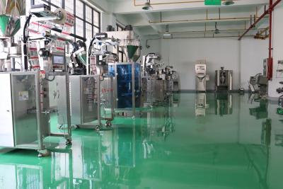 Cina Macchina di confezionamento verticale per sacchetti di noci a pesatura di chip di alimentazione automatici ad alta precisione in vendita