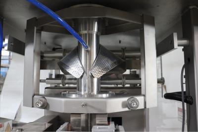 Cina Macchina di imballaggio verticale ad alta velocità per noci con dimensioni di tazza e dimensioni 1350*1000*2350 in vendita