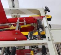 China Carton Sealer Adhesive Flat Surface Side Labeling Machine for B2B Packaging Solutions for sale