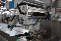China Fully Automatic Horizontal Pillow Bag Donuts Burger Croissant Bread Flow Packing Machine for sale