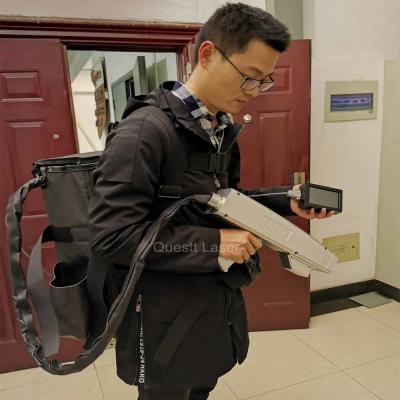 China 10000mm/min van de de Laserroest van de 50 Wattsrugzak de Schoonmakende Machine Te koop