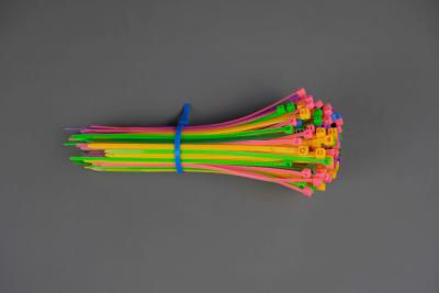 China Auto de 3 séries que trava o laço de nylon do cabo resistente uv de nylon dos laços de fio à venda