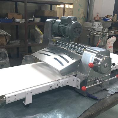 China Small Pizza Dough Sheeter Machine 0.55kw within 520mm Stainless Steel Roller Length for sale
