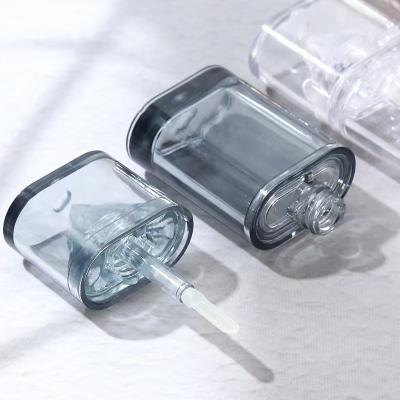 China Customized Luxury 15ml Capacity Lip Gloss Tube with PE and PP Material for Empty Packaging for sale