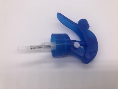 Cina Lo spruzzatore di plastica della pompa di colore blu ha personalizzato la lunghezza 28/410 della metropolitana per fare il giardinaggio in vendita