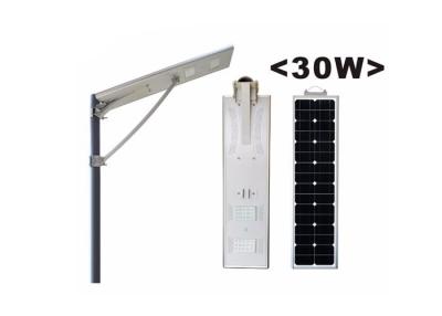 China Polo montou a luz de rua solar integrada 30w do diodo emissor de luz, luz de rua solar com lúmens altos do sensor de movimento à venda