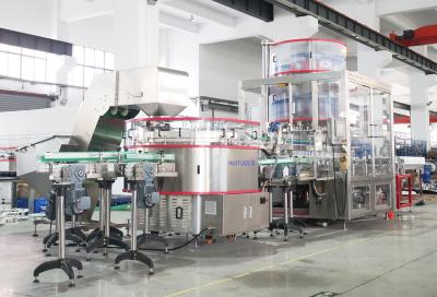 Cina Tappatrice di riempimento 12000B/h 4KW del prodotto disinfettante antisettico della mano in vendita