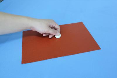 中国 柔軟な耐熱性シリコンコーティングガラス繊維 260°C連続熱保護0.3mm厚み400g/sqm重量 販売のため