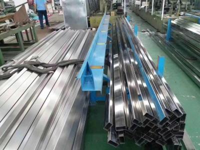 China O tubo de aço inoxidável soldado da tubulação expulsou 201 202 430 304 4500mm para a construção à venda