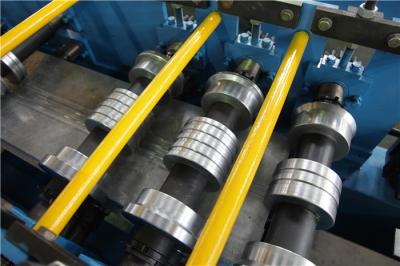 Cina Rotolo d'acciaio galvanizzato dell'incanalamento che forma la Catena a 1 pollici idraulica a macchina di Decoiler 3 tonnellate in vendita