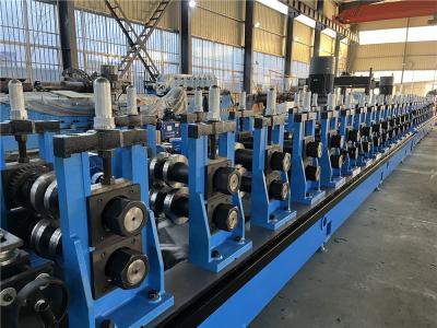 Cina Rotolo della ferrovia di guida del puntone che forma il materiale della macchina CR12MoV con il taglio della sega della mosca in vendita