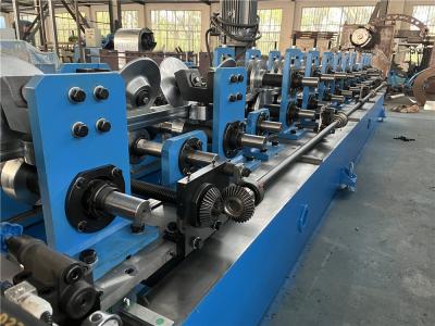 Cina Perno di C e rotolo del soffitto della pista che forma macchina 15KW con comando a catena 2.0mm in vendita
