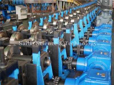 Cina rotolo del piatto del pedale di 10T Decoiler che forma macchina idraulica con la perforazione 160T in vendita