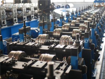 Cina rotolo del piatto del pedale 55kw che forma macchina che guida automaticamente con la perforazione 160T in vendita