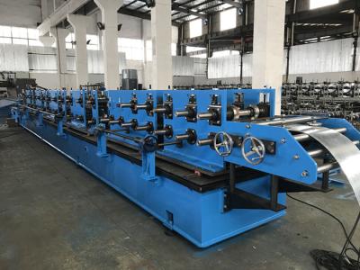 China 8 unidades que perfuram o rolo do chapéu do sistema que forma a máquina/rolo que forma o equipamento à venda