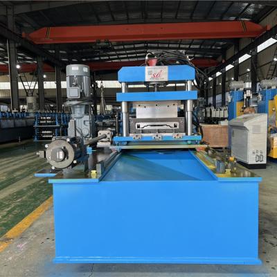 Cina Macchina per la formazione di rotoli di pannelli laterali ad alte prestazioni per una produzione superiore in modo automatico in vendita